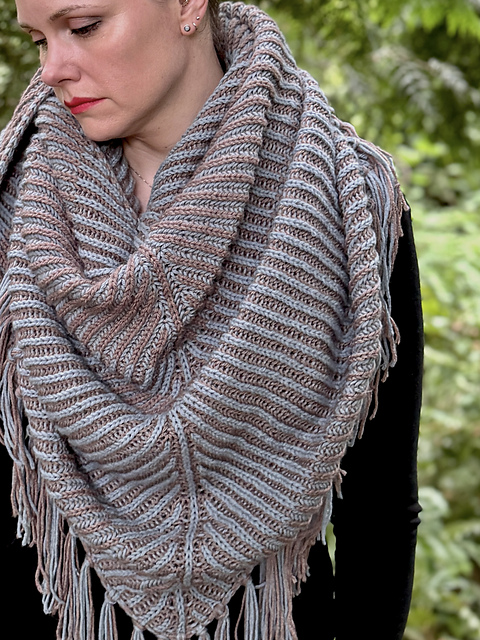 Ravelry: Flip Side Shawl pattern by Makenzie Alvarez
