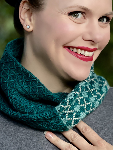 Ravelry: Coffeehouse Cowl pattern by Makenzie Alvarez