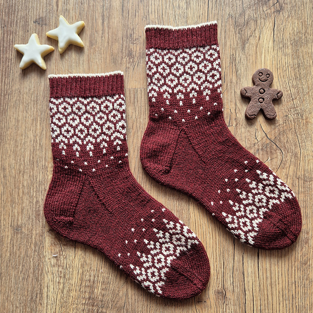 Ravelry: Vinter Socks pattern by Hanna | HERBGARDEN knitwear