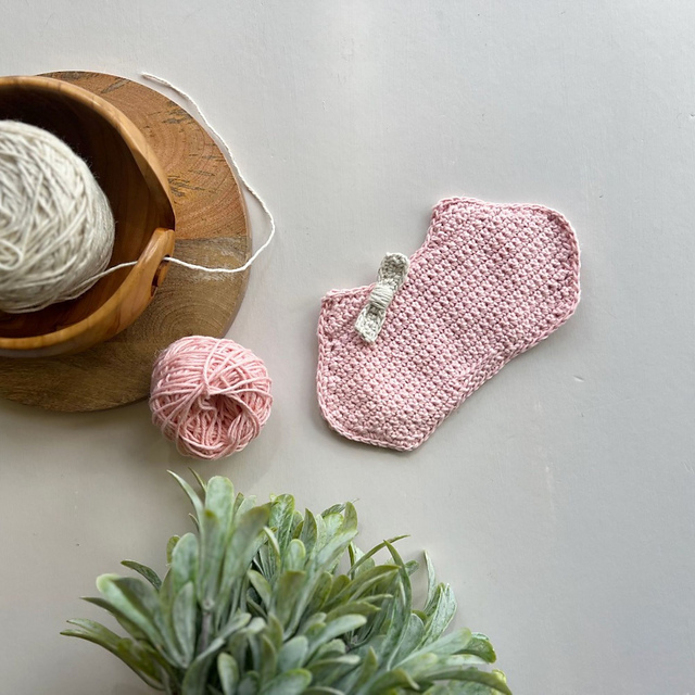 Ravelry: Cat Eye Mask pattern by Hannah Cross
