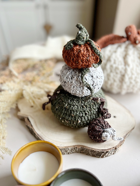 Ravelry: Easy Tweed Pumpkins pattern by Hannah Cross