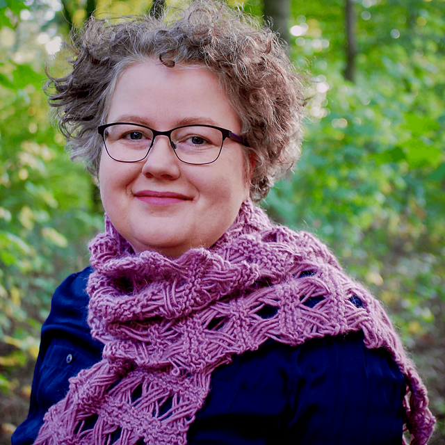 Ravelry: Double Cross Scarf pattern by Hannah Gilly