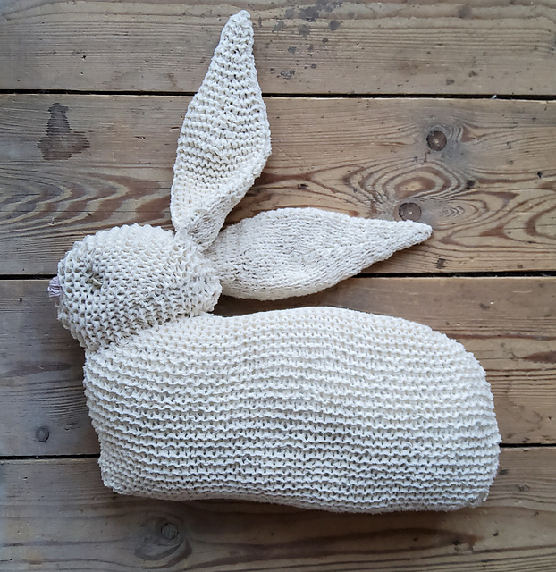 Ravelry: LUDWIG Hasenkissen - Hare Cushion pattern by Alexandra Hans