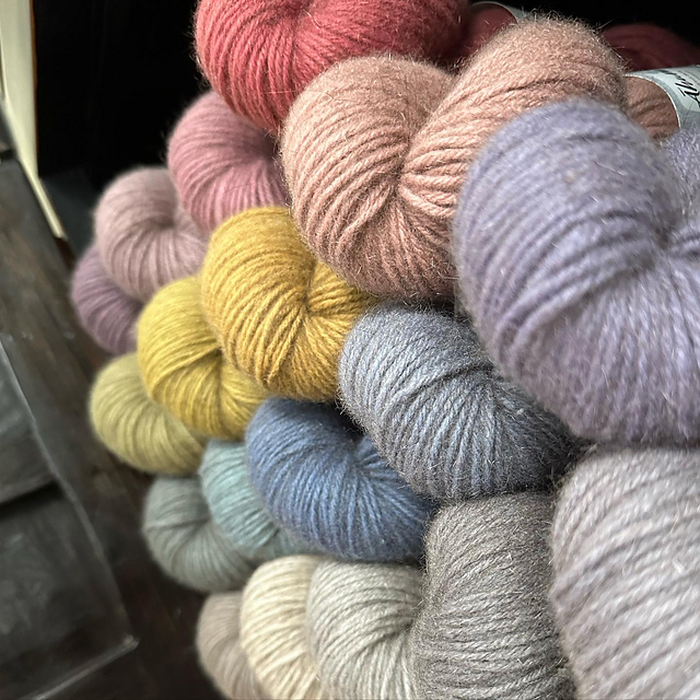 Ravelry: Happygoknitty Āhuru 4