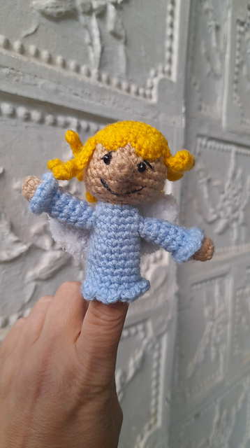 Ravelry: Angel finger puppet pattern by Larisa Ermolaewa