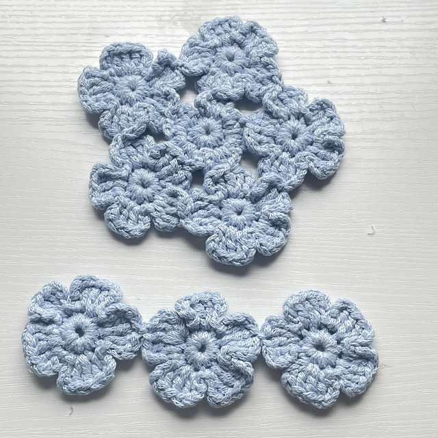 Ravelry: Five-Petal Flower pattern by HappyCraft HQ
