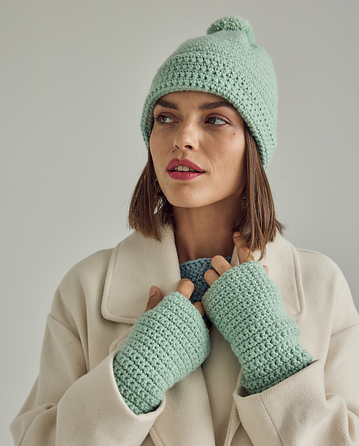 Ravelry: Bonnet et mitaines Clémence pattern by Happywool.com