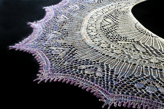 Ravelry: OD – Ovale Decke Shawl pattern by Hayley Tsang Sather