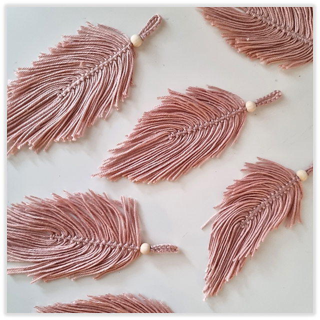 Ravelry: Bohem feather pattern by Angelica Strand