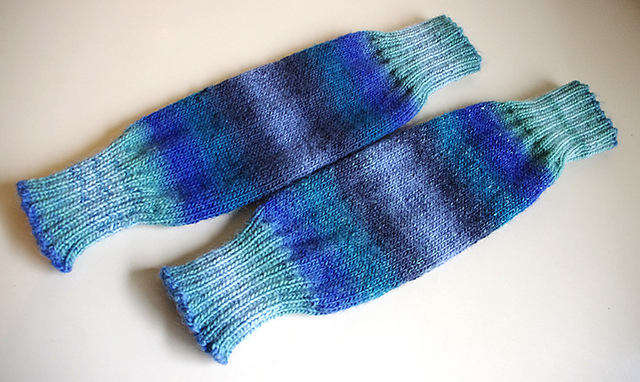 Ravelry: Ocean Blues Legwarmers pattern by Aniko Heart