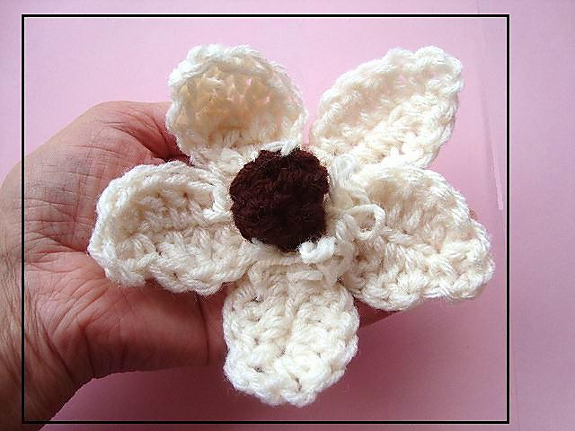 Ravelry: 648 MAGNOLIA CROCHET FLOWER pattern by Emi Harrington