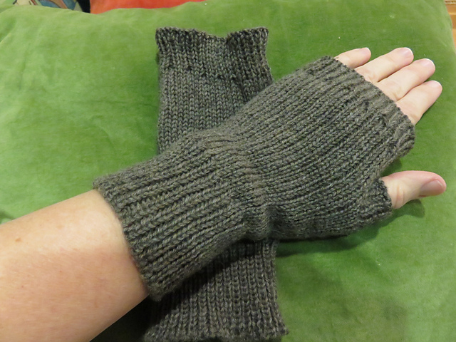 Ravelry: HeddiCraft's CSM Mitts #1