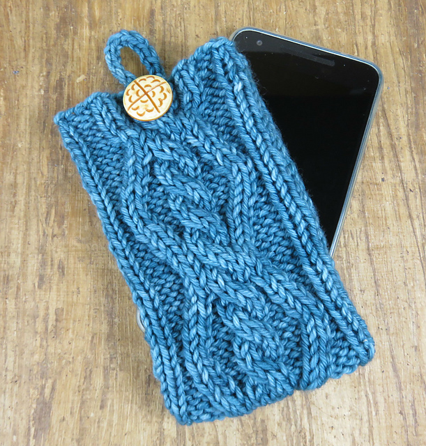 Ravelry: Cabled Phone Cozy pattern by Heddi Craft