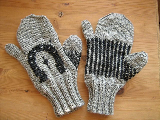 Ravelry: Hesteslepp - Pulsvanter med hestesko pattern by Mette N. Handberg