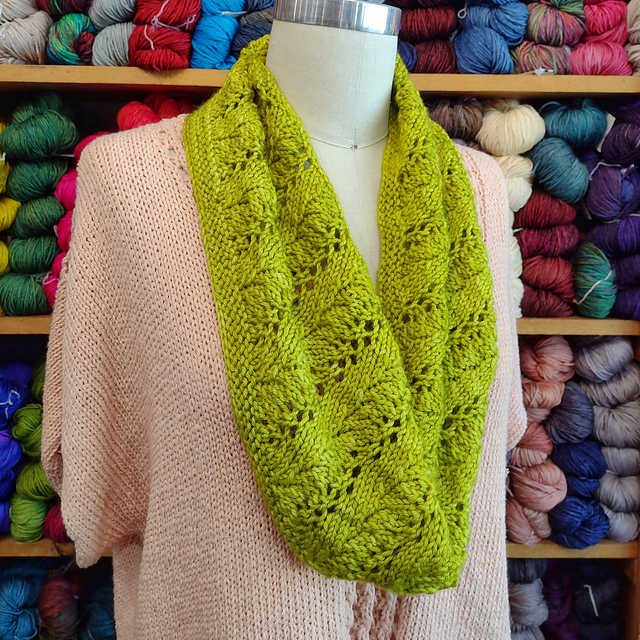 Ravelry: Phoenix Cowl pattern by Heidi Roe