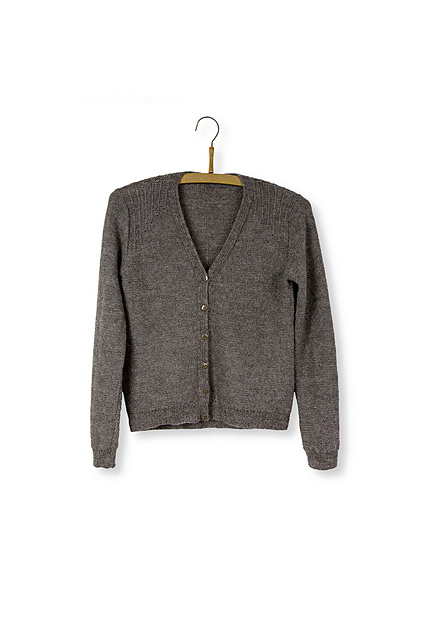 Ravelry: Ebony pattern by Helga Isager