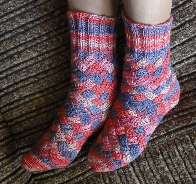 Ravelry: Hellena's April Entrelac Socks