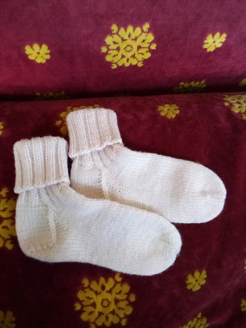 Ravelry: Beginner's Toe Up Socks pattern by Knitting Nani Thelma