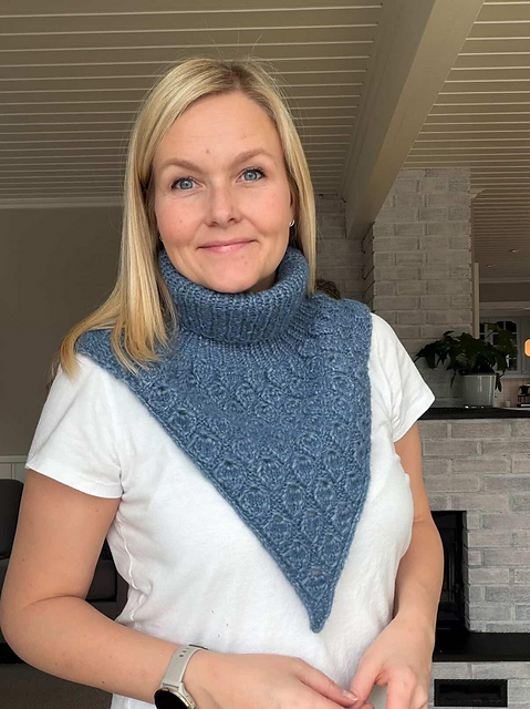 Ravelry: Chestnut Cowl Twist pattern by Elisabeth Gigernes
