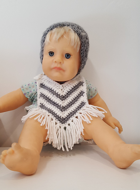 Ravelry: Newborn Chevron Baby Bib pattern by Heidi Banford