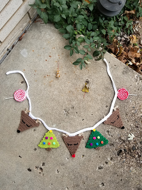 Ravelry: Holiday Cheer Banner pattern by Hillary Thompson