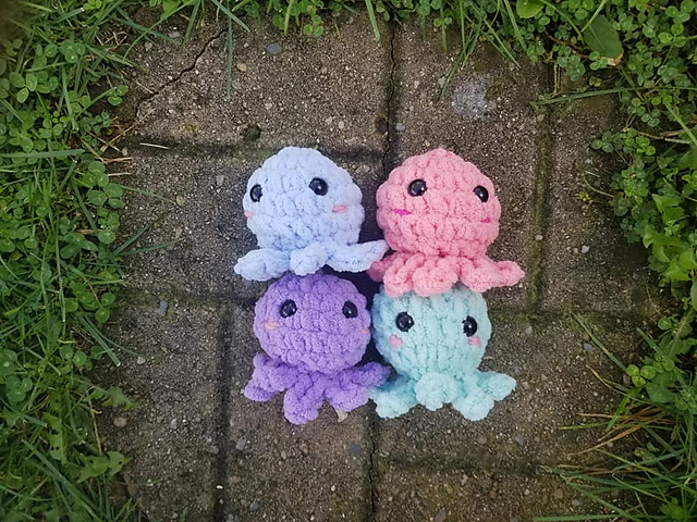 Ravelry: Chunky Baby Octo pattern by Hillary Thompson