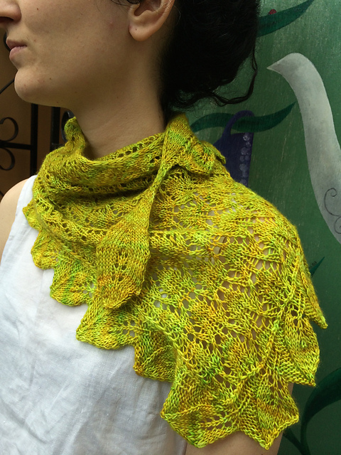 Ravelry: Magnolia Mini Shawl pattern by Hiroko Payne / The Hare And The ...