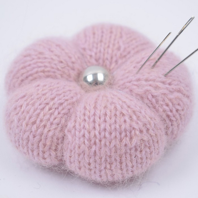 Ravelry: Flower Pincushion pattern by Stine Radicke