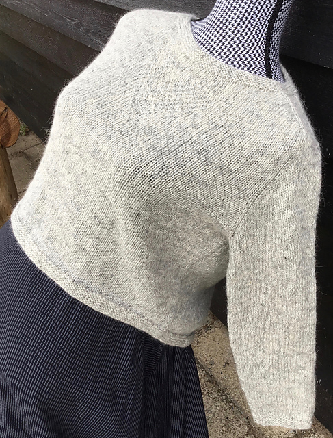 Ravelry: Kjoleblusen Laura pattern by Ellen Larsen