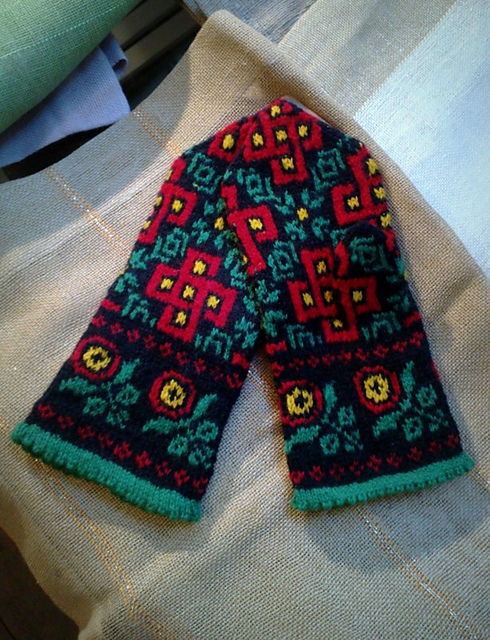 Ravelry: Little Dots Mittens pattern by Ieva Ozolina