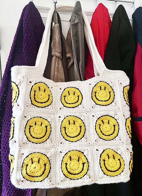Ravelry: Smiley Face Tote Bag pattern by Tanya Naser