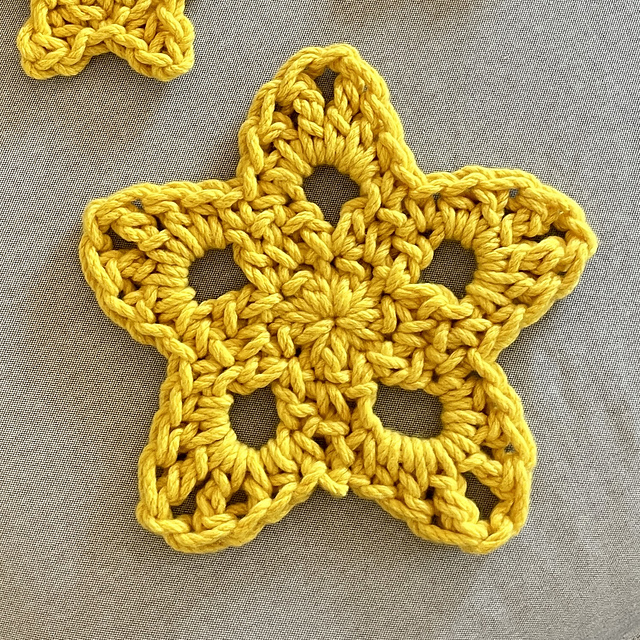 Ravelry: Bright Star pattern by Lynda Rennick | Homelea Lass