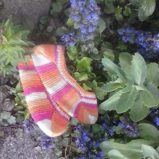 Ravelry: Bijoux Canoe Sockettes pattern by Michelle Colleen