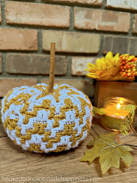Ravelry: Mosaic Pumpkin pattern by Breann Mauldin