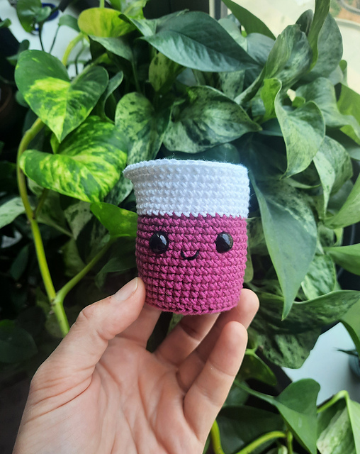 Ravelry: Beaker pattern by Celine Balay