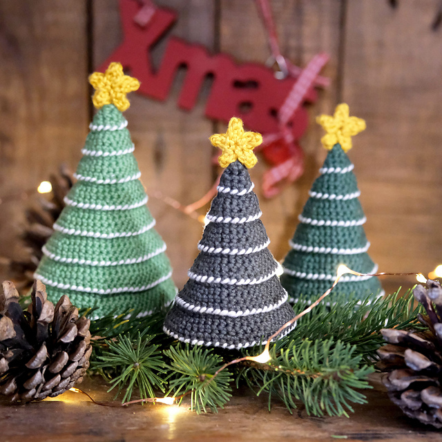 Ravelry: Snow and Star Christmas Trees pattern by Hookus-Pocus