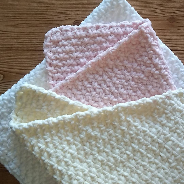 Ravelry: Cozy Cwtch crochet blanket pattern by Helen Roden