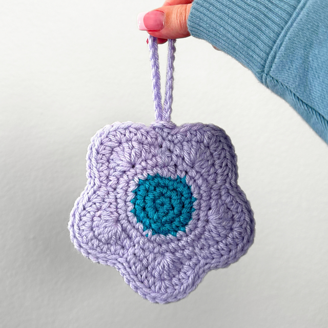 Ravelry: Flower Charm Bag pattern by Elyse Eades