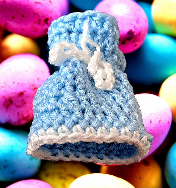 Ravelry: Over Easy Egg Cosy pattern by Sally Coomber
