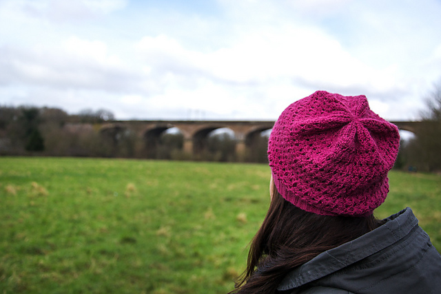 Ravelry: Walnut (hat and gloves) pattern by Ilaria Caliri (aka airali)