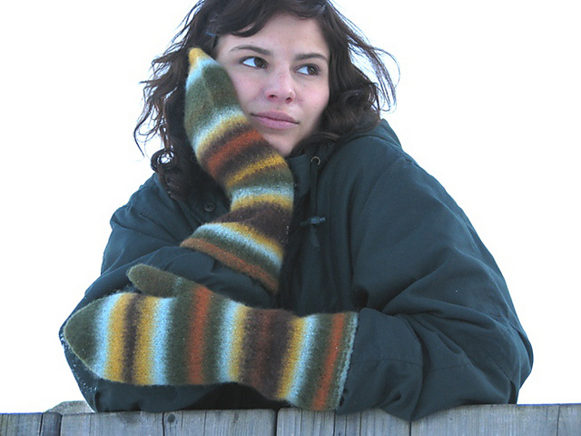 Ravelry: Gauntlet Mittens pattern by Ilga Leja