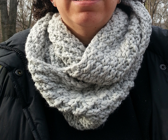 Ravelry: Chunky Checkered Cowl pattern by theKnittingGeek
