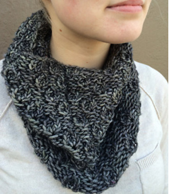 Ravelry: Reversible Cowl pattern by ImagiKnit Design Team