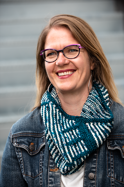 Ravelry: Overlap Cowl pattern by Sarah Schira