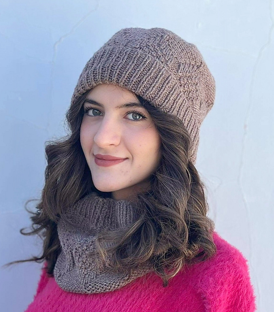 Ravelry: Pinecone Hat and Cowl Set pattern by Iman Dannan