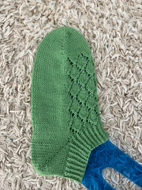 Ravelry: Dragon Scale ankle socks pattern by Ingrid Hesjedal Lauten