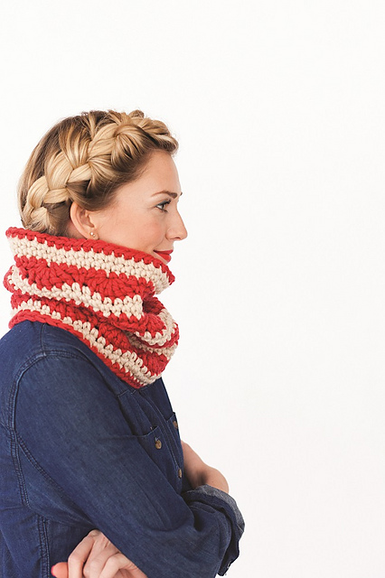 Ravelry: Scallop Stripe Cowl pattern by Meredith Crawford