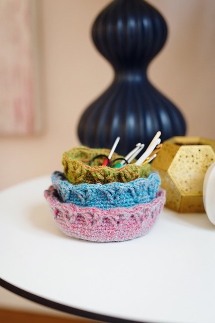 Ravelry: Petal baskets pattern by Dedri Uys