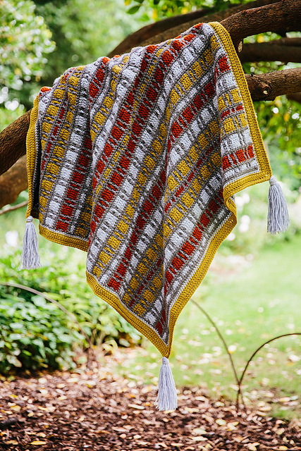 Ravelry: Lowry Throw pattern by Esme Crick