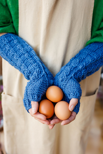 Ravelry: Snowdrop Gauntlets pattern by Simone Francis